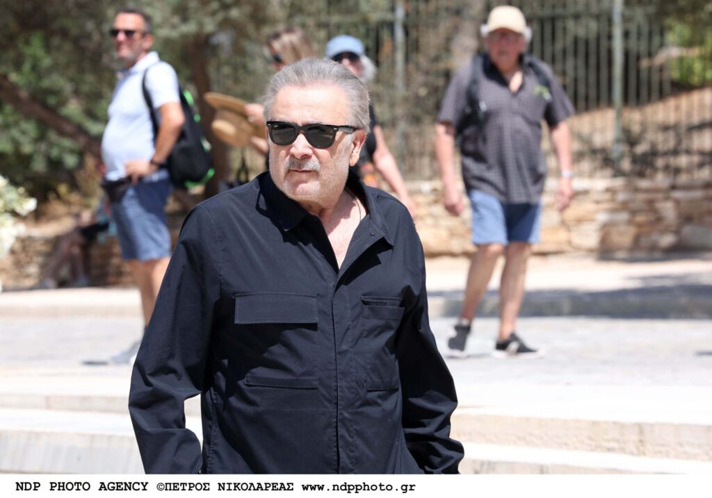 Ιδιαίτερα ενοχλημένος ο Λάκης Λαζόπουλος μετά την είδηση για τον γάμο ...
