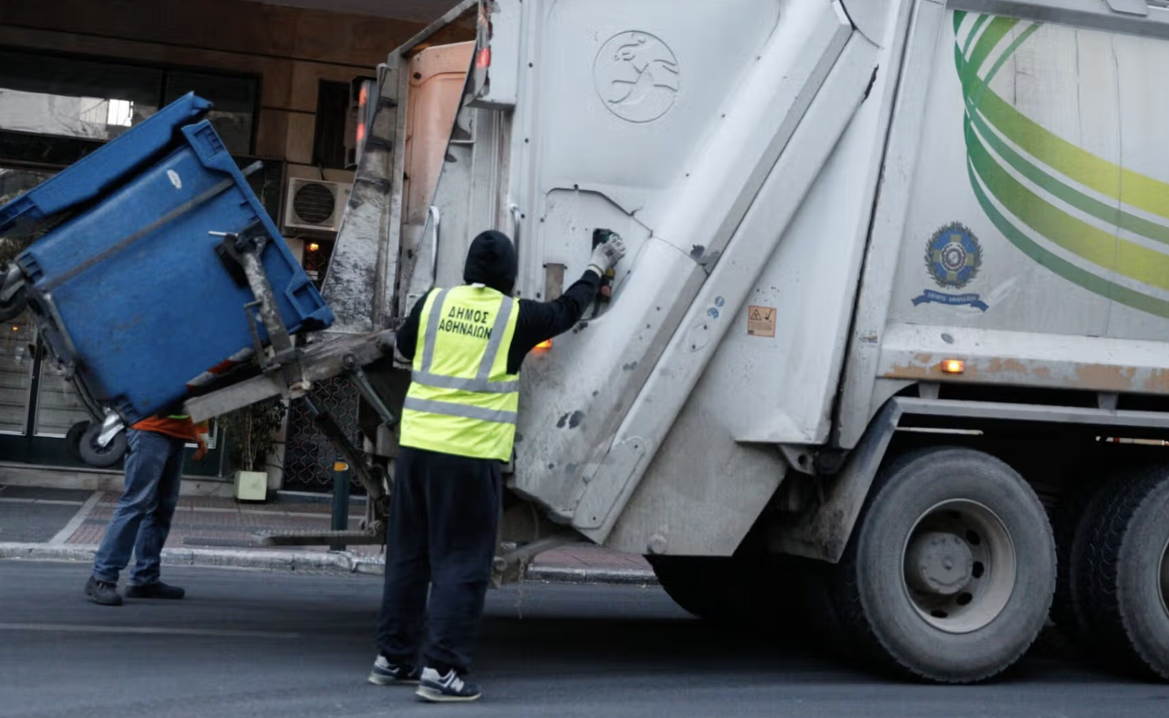 Επίθεση σε δημοτικό υπάλληλο στον τομέα καθαριότητας: Στα χέρια της ΕΛ ...