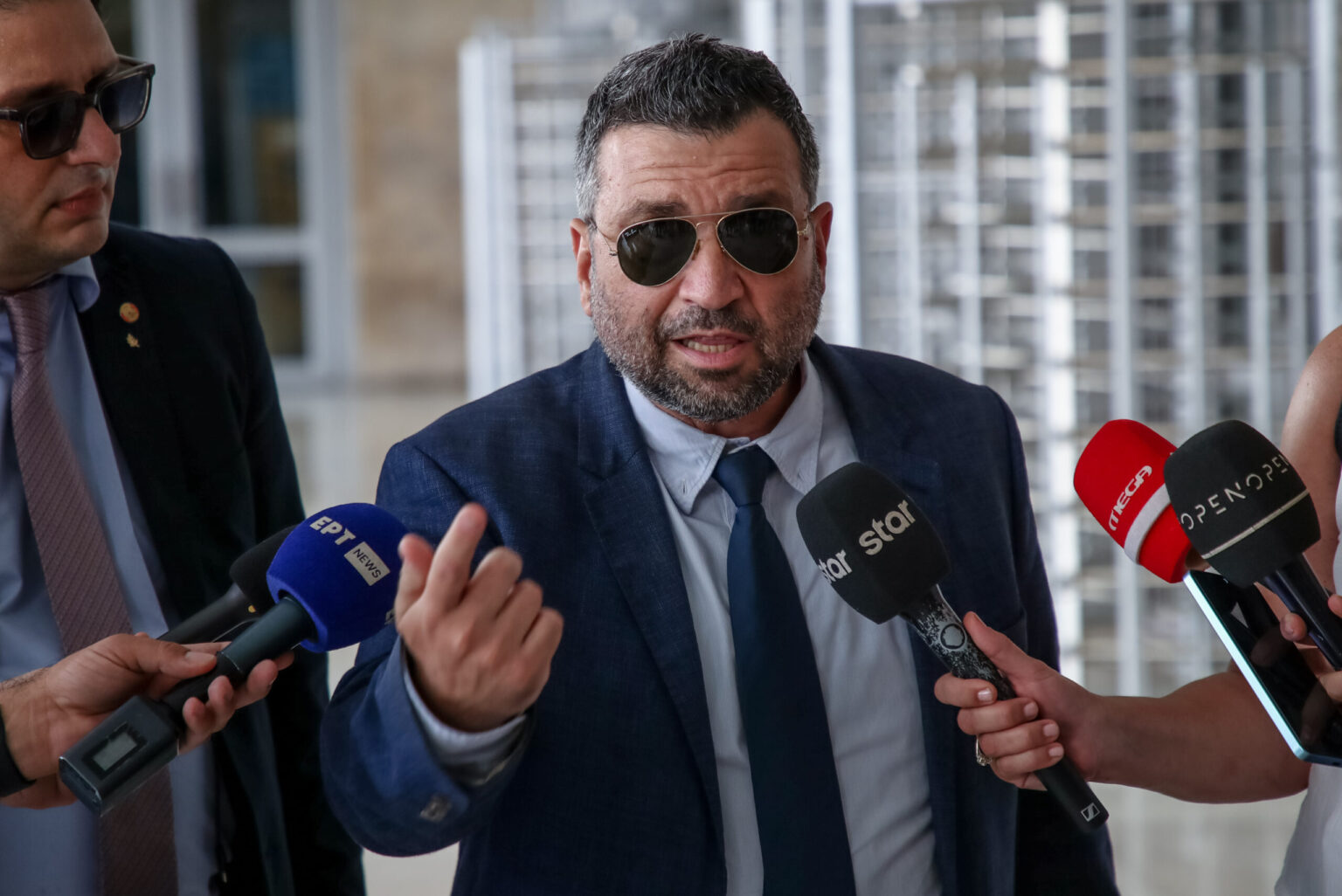 Τροχαίο με Πόρσε: Η 45χρονη οδηγός και οι δικηγόροι της στον εισαγγελέα ...