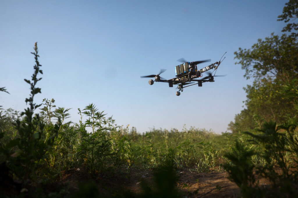 Αεράμυνα με αναχαιτιστικά drones: Φθηνή και αποτελεσματική «ασπίδα ...