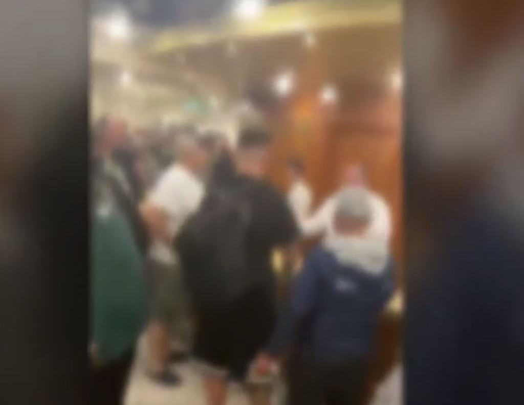 Αναψαν τα αίματα σε πλοίο με προορισμό την Κρήτη που δεν σταμάτησε στη ...