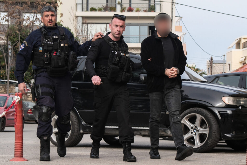 Αποφυλακίστηκε ο Μανόλης Καλομοίρης, δράστης του διπλού φονικού στα ...