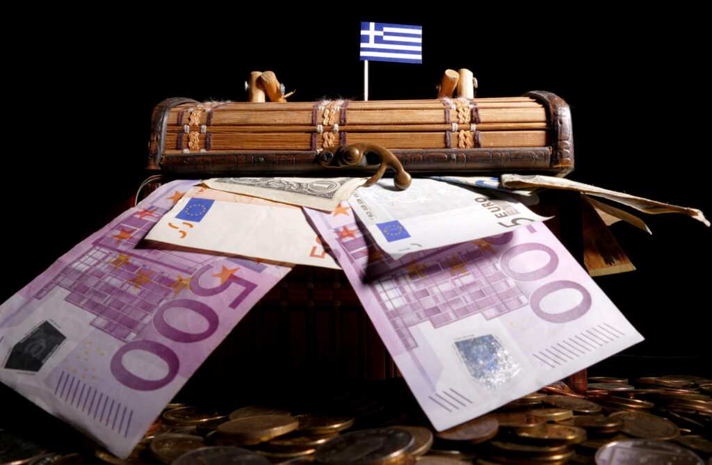 Πλεόνασμα και παροχές: Ανάσα ή προσωρινό αντίδοτο; Κατατίθεται το ...
