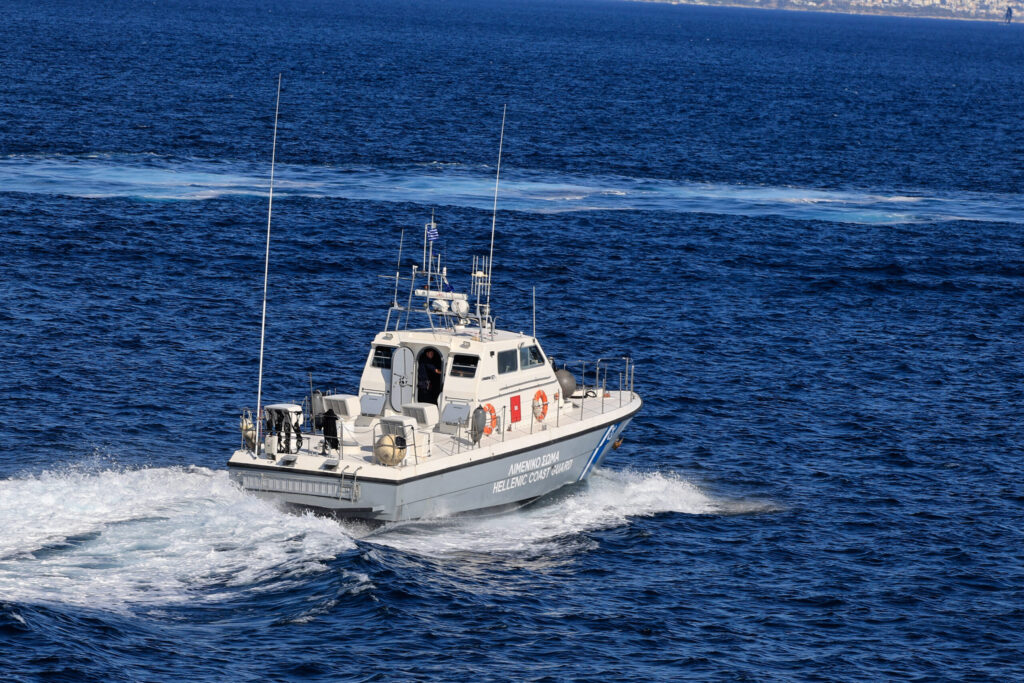 Συναγερμός στο Αιγαίο: Άνδρας έπεσε στη θάλασσα από φορτηγό πλοίο ...
