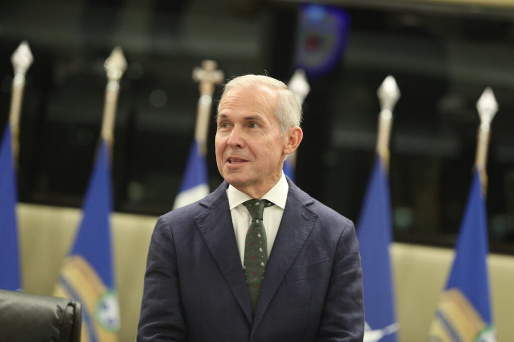 Θ. Δαβάκης: «No comment» από τον Ελληνα υφυπουργό Αμυνας για τη ...