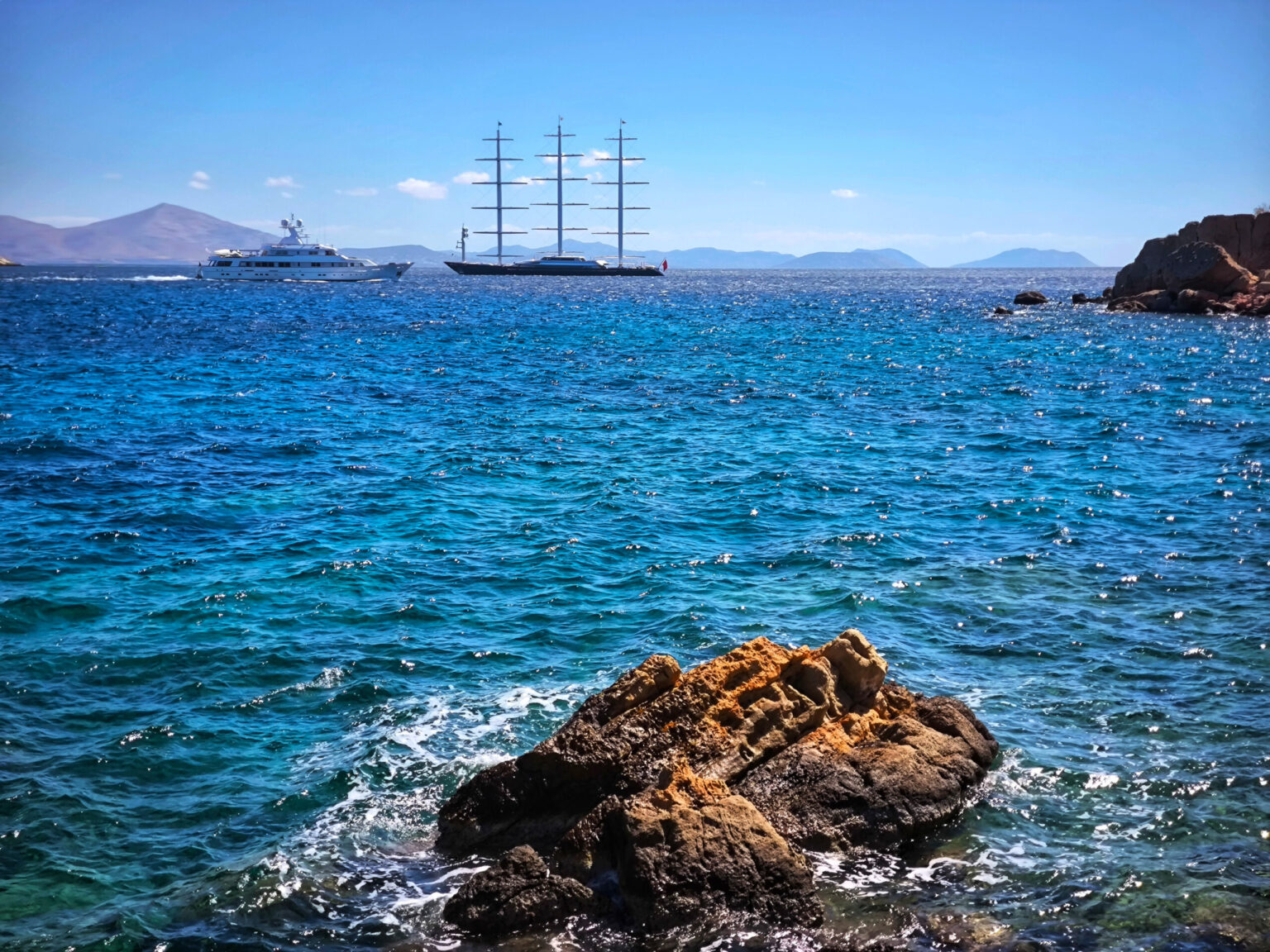 Η θάλασσα αλλάζει χρώμα: Πώς η κλιματική κρίση μεταμορφώνει τα ελληνικά ...