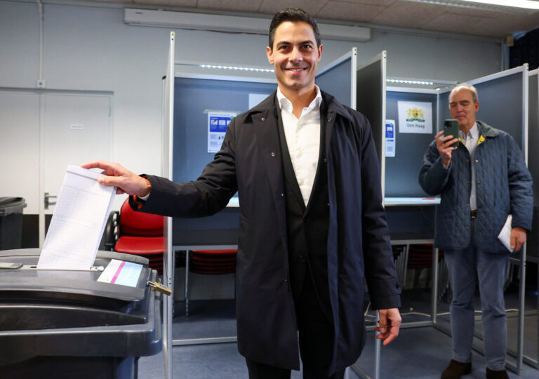 Εκλογές στην Ολλανδία: Πρώτο το κεντρώο φιλοευρωπαϊκό κόμμα στα exit ...