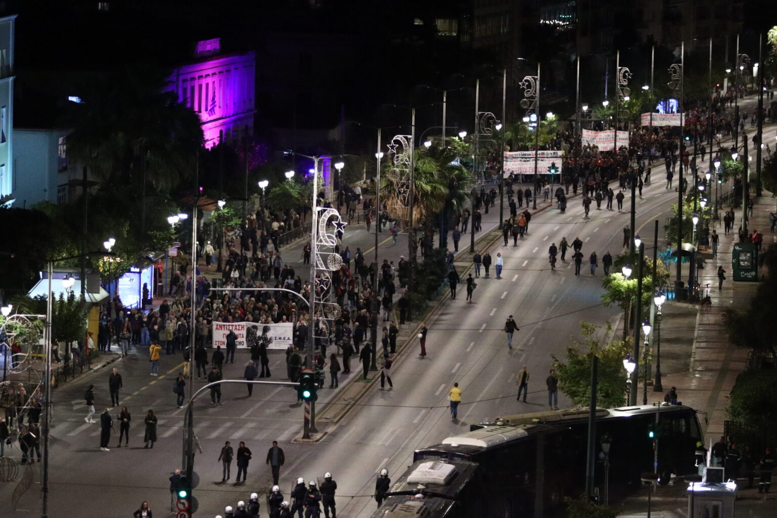 LIVE: Ξεκίνησε η πορεία του Πολυτεχνείου - Μία σύλληψη και 19 ...