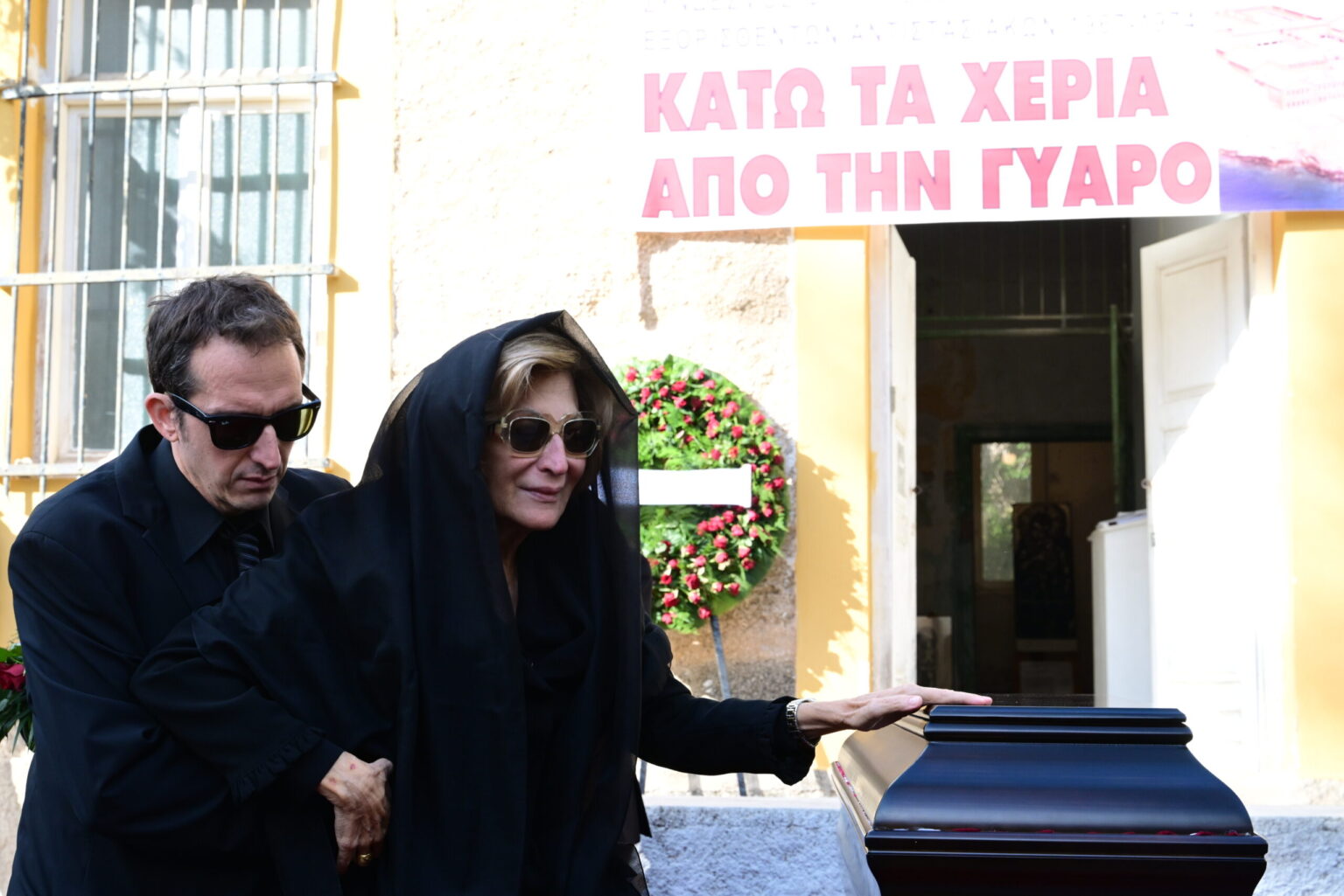 Στο Πάρκο Ελευθερίας η πολιτική κηδεία του Αλέκου Φλαμπουράρη - Τραγική ...