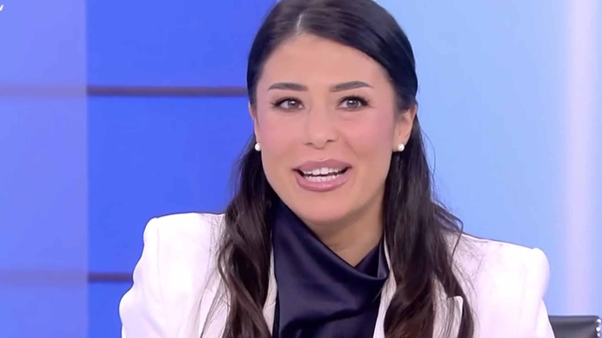 Απίθανη αντίδραση Λατινοπούλου: Εκανε τον σταυρό της όταν της είπαν ότι ...