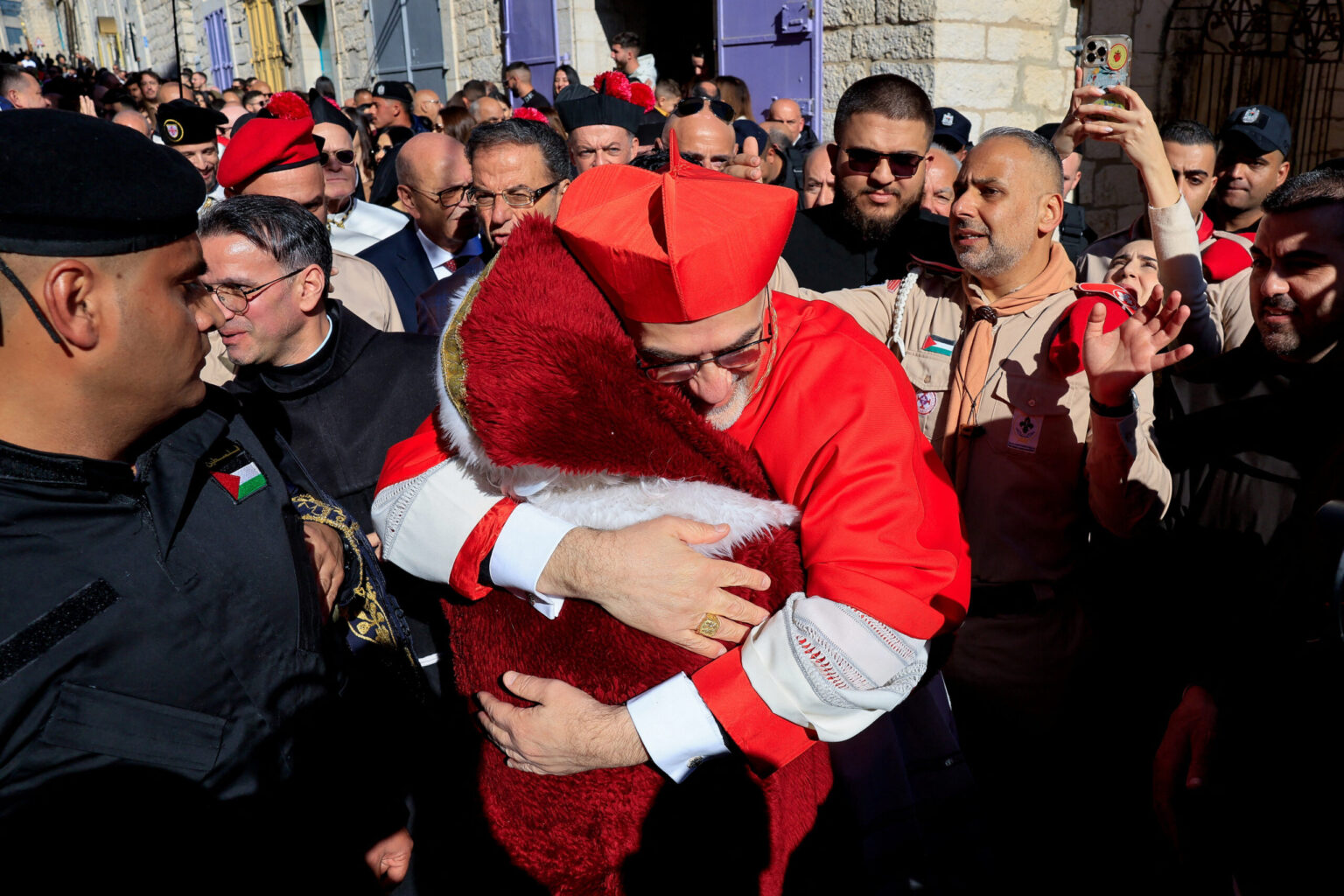 Η Βηθλεέμ γιορτάζει και πάλι τα Χριστούγεννα μετά από δύο χρόνια ...