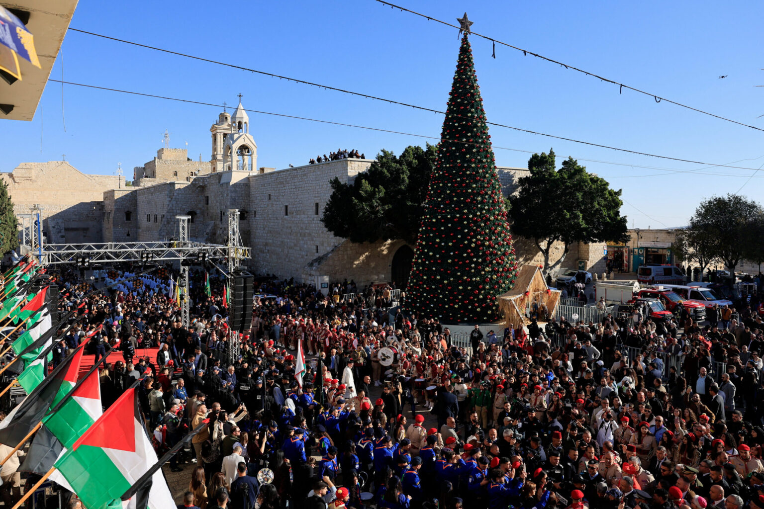 Η Βηθλεέμ γιορτάζει και πάλι τα Χριστούγεννα μετά από δύο χρόνια ...