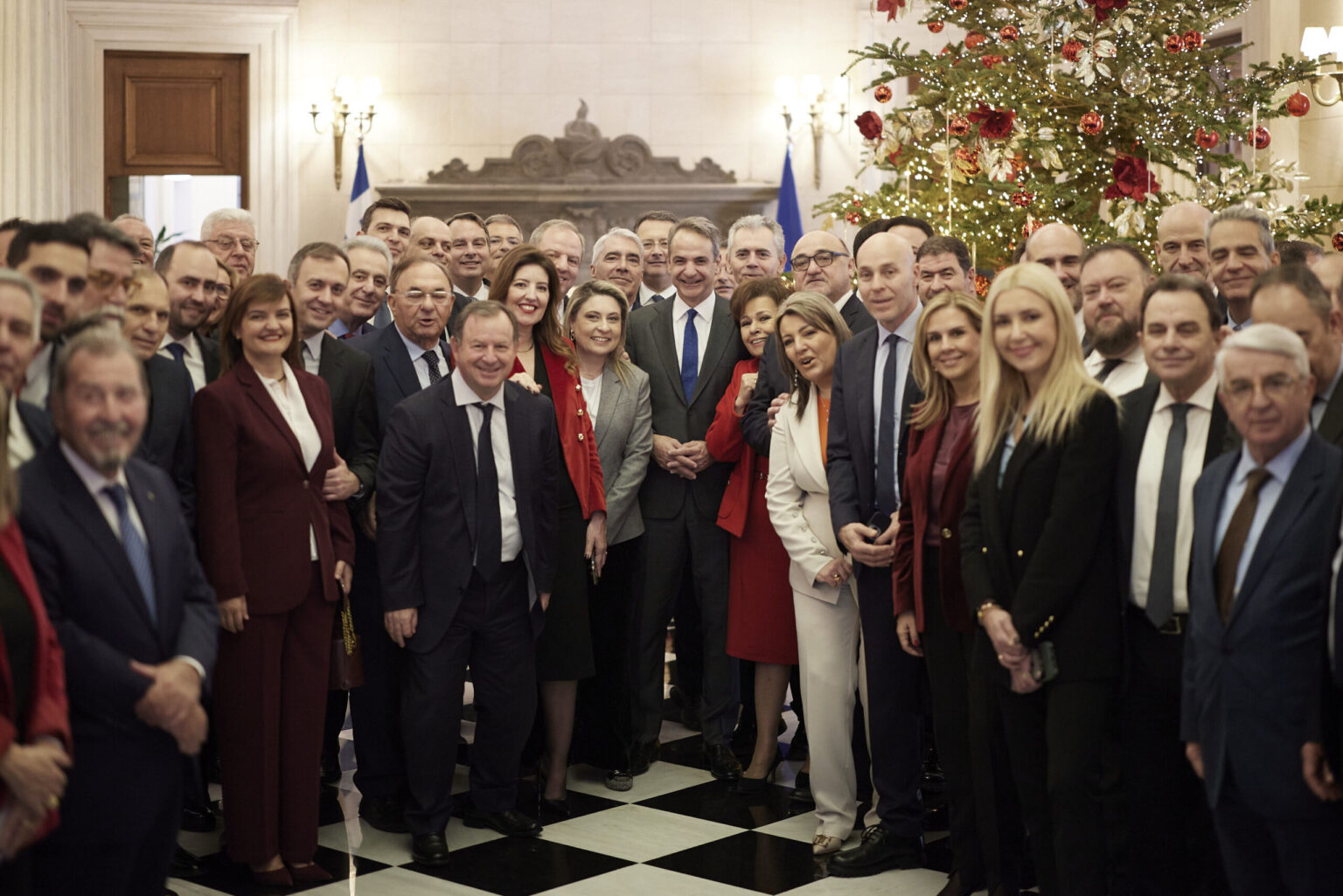 Μητσοτάκης: Υποδέχθηκε στο Μαξίμου μέλη της ΚΟ της ΝΔ για τις ...