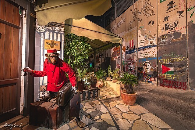 Βηθλέεμ: Ανοίγει και πάλι τις πόρτες του το Walled Off Hotel του Banksy