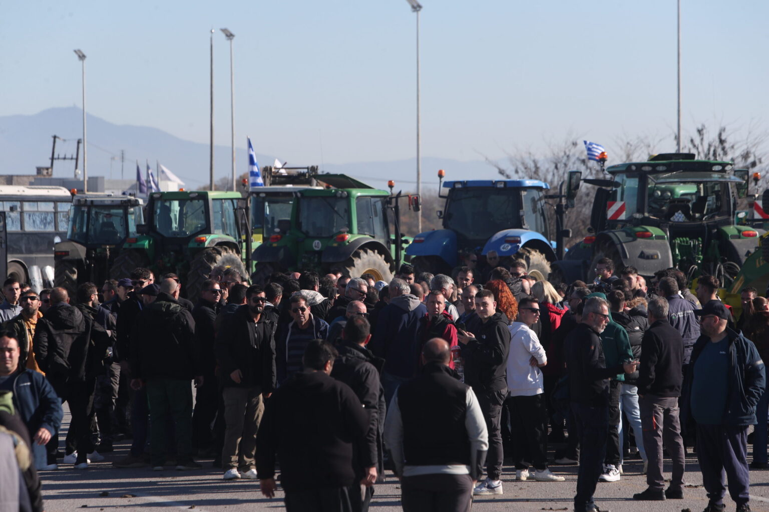 Νέο μπλόκο από τους αγρότες στα Μάλγαρα: Ένταση με οδηγούς ...