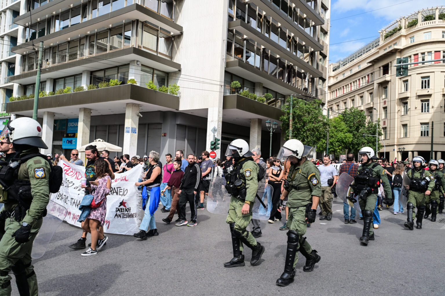 Απεργία ΑΔΕΔΥ: 24ωρο λουκέτο στους Δήμους όλης της χώρας - Τι ισχύει ...