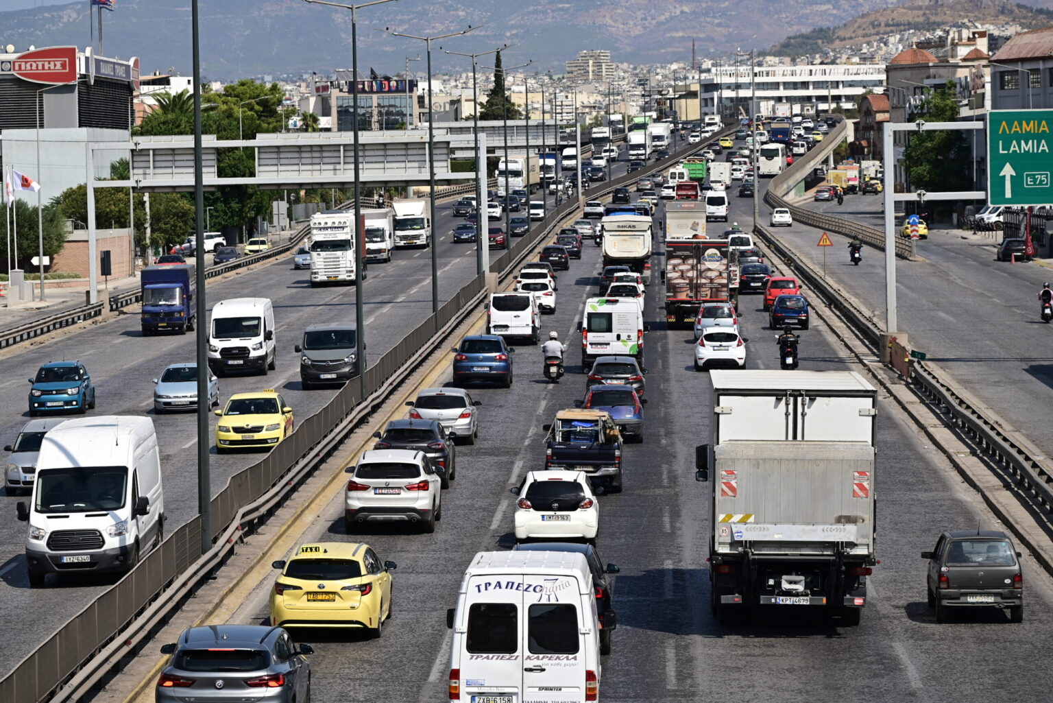 Κίνηση στους δρόμους: Απροσπέλαστος ο Κηφισός - Καθυστερήσεις μισής ...