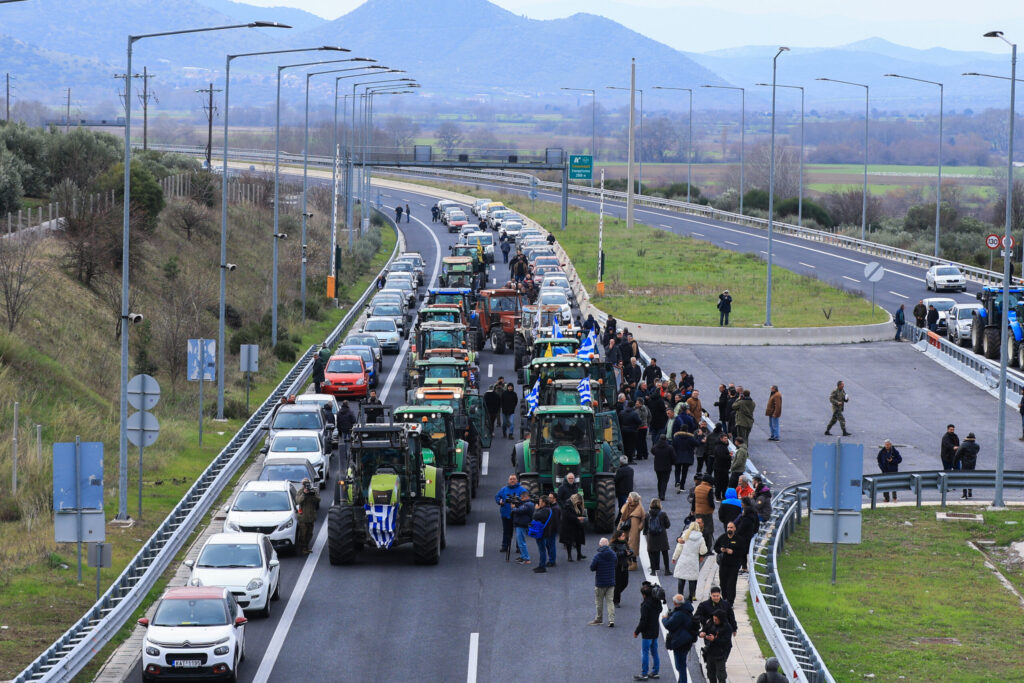 Σε κρίσιμο σταυροδρόμι οι αγροτικές κινητοποιήσεις: Διάλογο με την ...