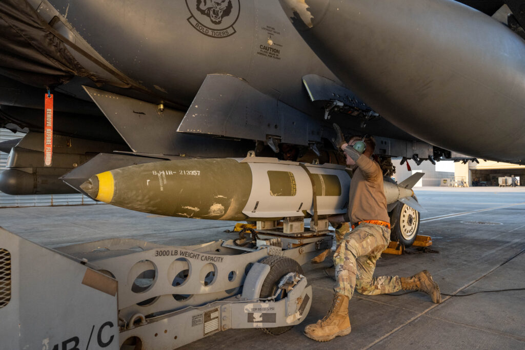 Επιχείρηση«Hawkeye Strike»: Ο Αμερικανικός στρατός χτυπά τον ISIS στη ...