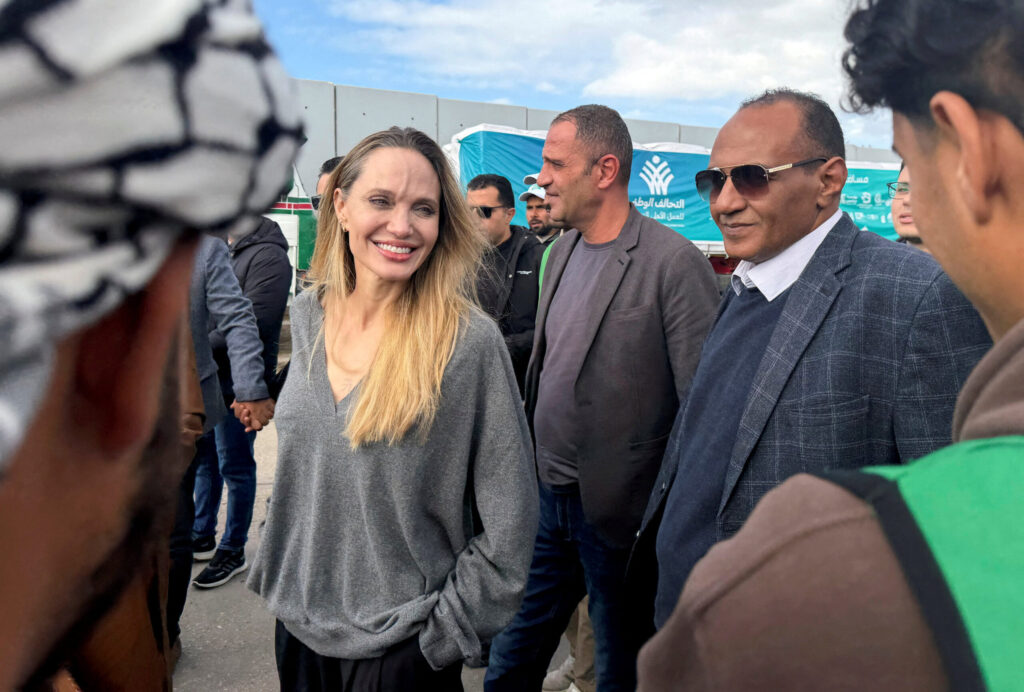 «Αγαπώ τη χώρα μου αλλά δεν την αναγνωρίζω πια»: Η Αντζελίνα Τζολί ...
