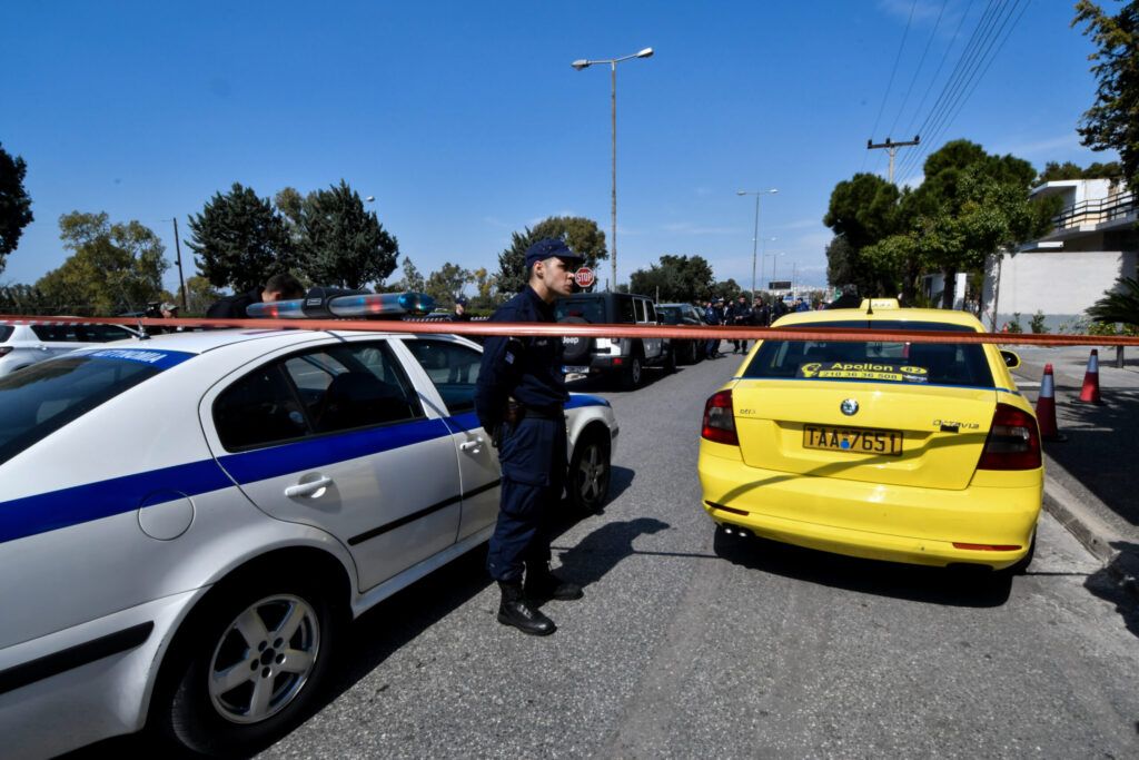Αιγάλεω: Άγρια επίθεση σε ταξιτζή - Τον μαχαίρωσαν και του έκλεψαν το ...