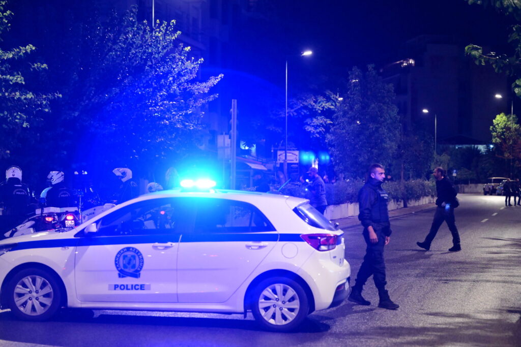 Αλιμος: Αγριος ξυλοδαρμός 13χρονου από 10 ανήλικους - Νοσηλεύεται με ...