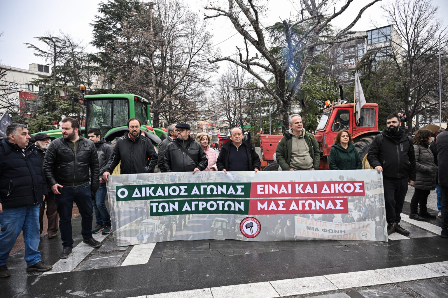 Λάρισα: Αποχώρησαν από το μπλόκο της Νίκαιας οι αγρότες – Κινητοποίηση ...