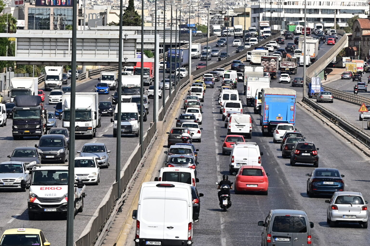 Κίνηση στους δρόμους: Ουρές χιλιομέτρων στον Κηφισό λόγω σοβαρού ...
