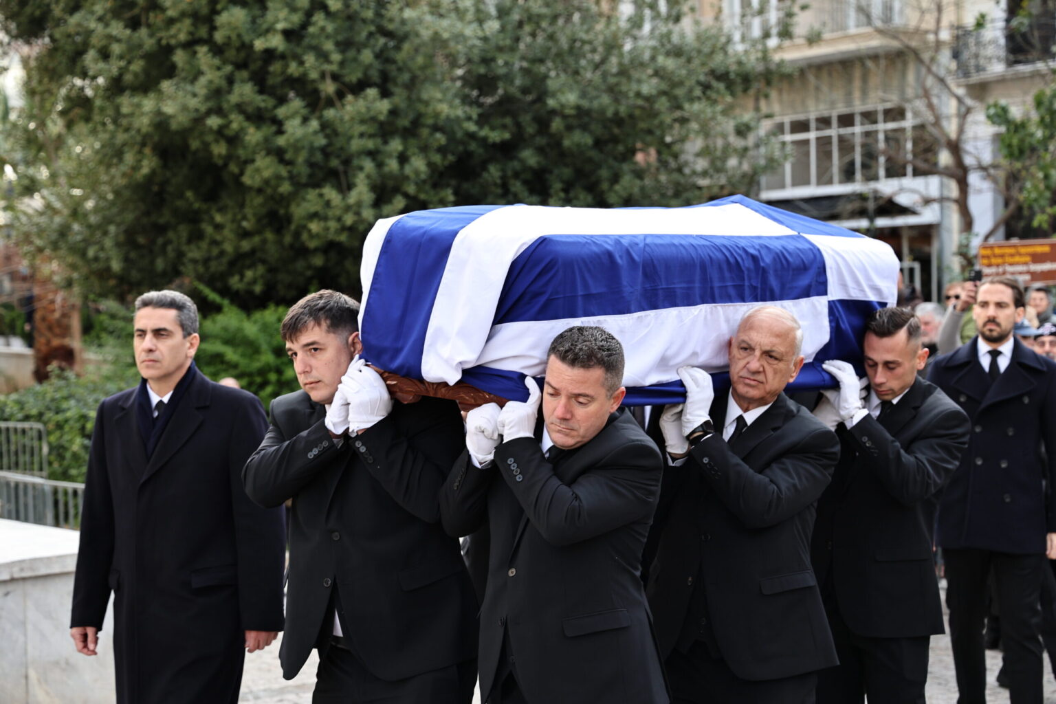 Το τελευταίο αντίο στην πριγκίπισσα Ειρήνη: Ολοκληρώθηκε η κηδεία ...