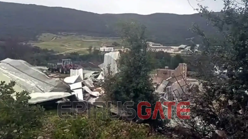 Ηπειρος: Σοκάρουν οι εικόνες από πτηνοτροφείο που καταστράφηκε από ...
