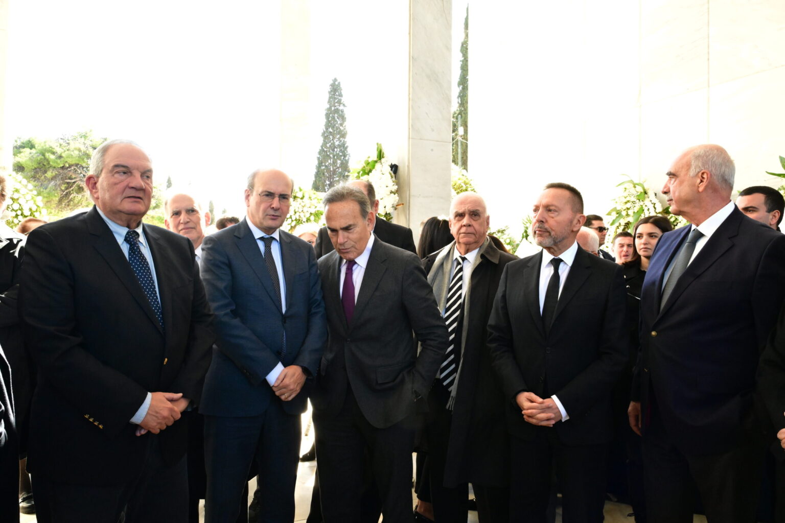 Το τελευταίο «αντίο» στην Αννα Ψαρούδα-Μπενάκη από τον πολιτικό κόσμο ...