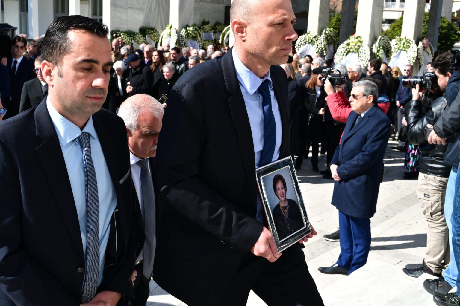 Το τελευταίο «αντίο» στην Αννα Ψαρούδα-Μπενάκη από τον πολιτικό κόσμο ...