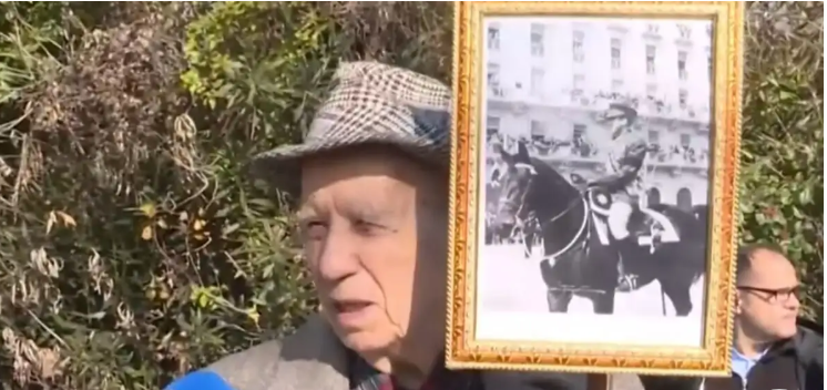 Οταν ο 89χρονος «πιστολέρο» είχε πάει στην κηδεία του τέως βασιλιά ...