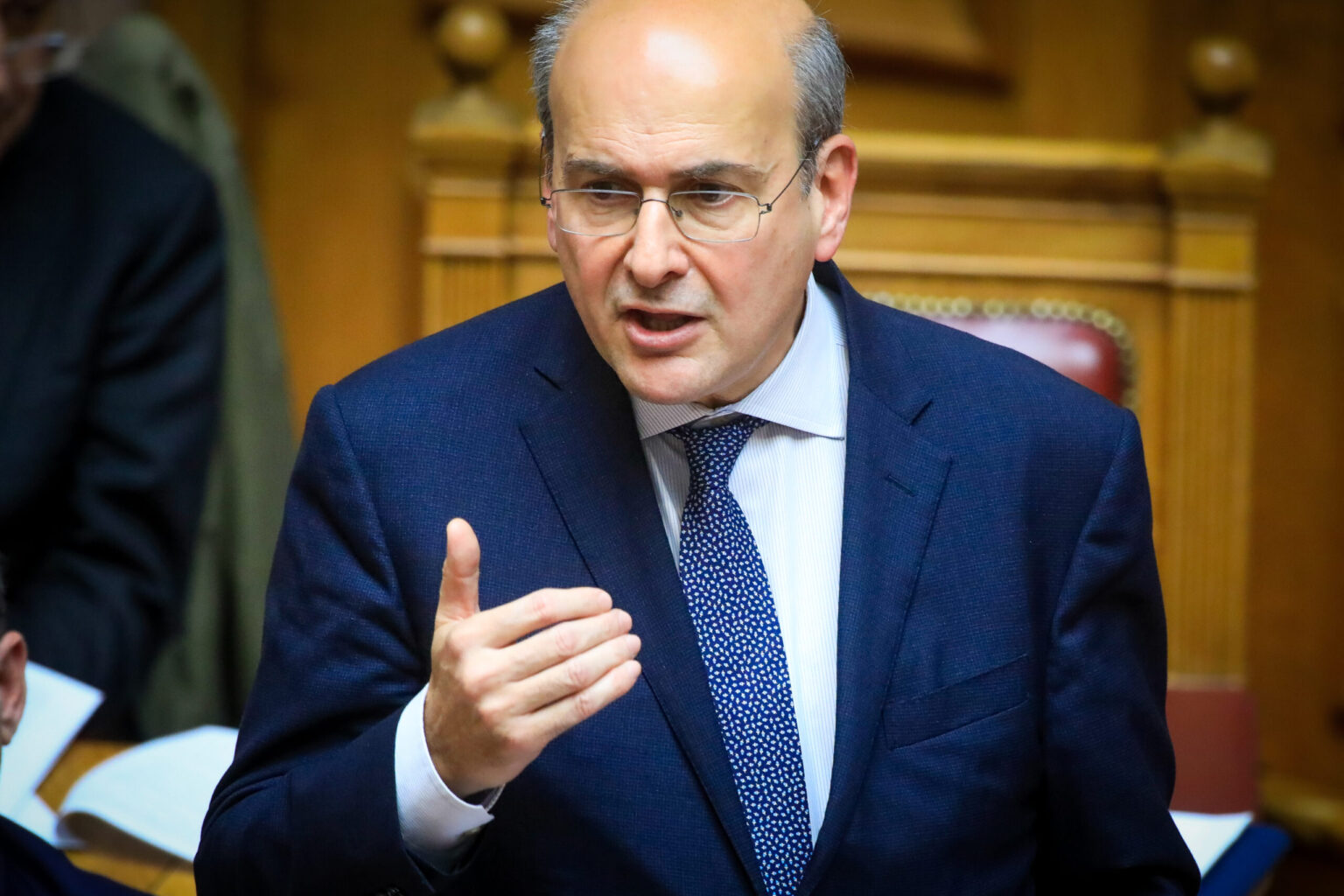 Κ. Χατζηδάκης για την επιστολή των 5 βουλευτών της ΝΔ: Καταθέτει ...