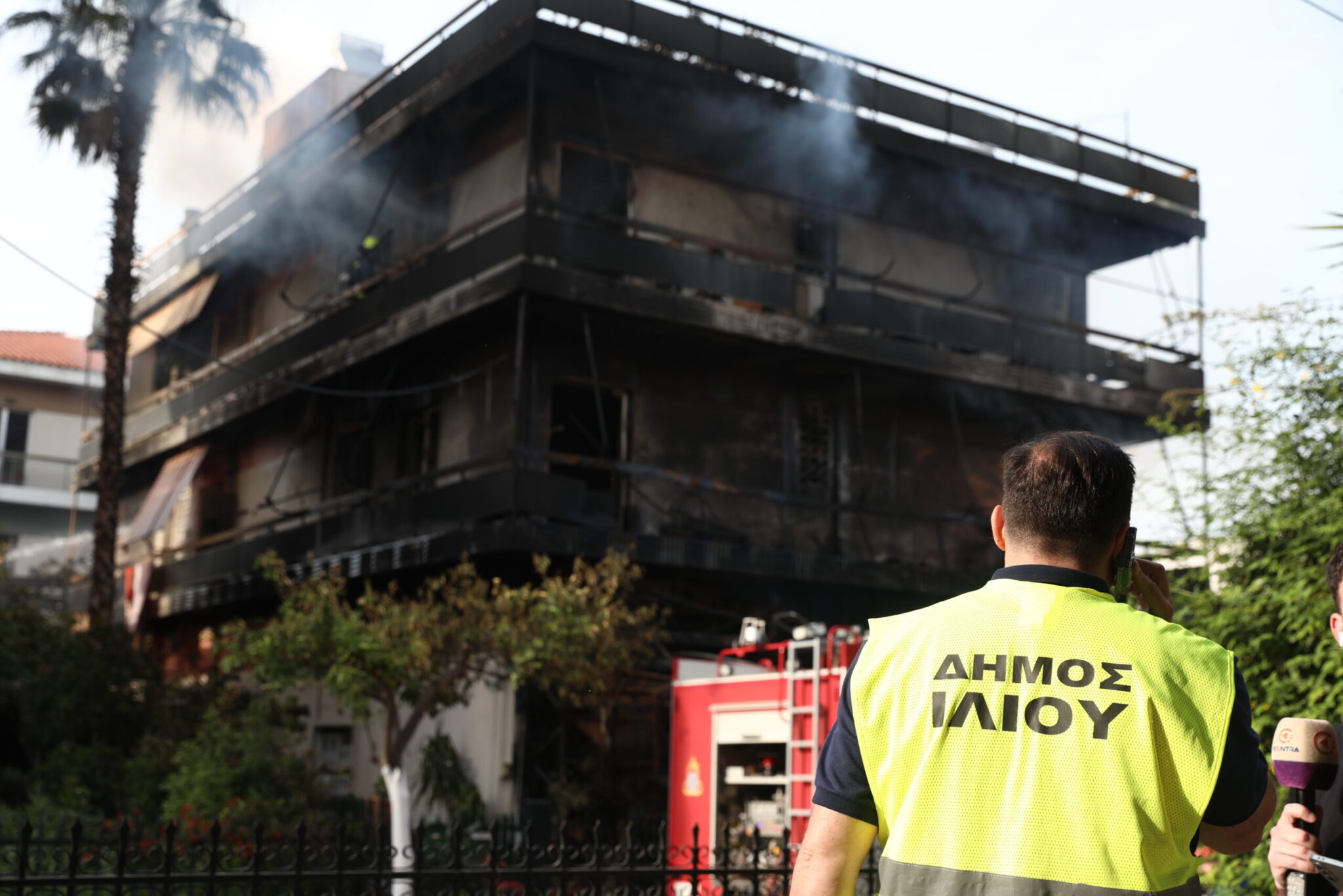 Φωτιά σε εμπορικό χώρο στο Ίλιον