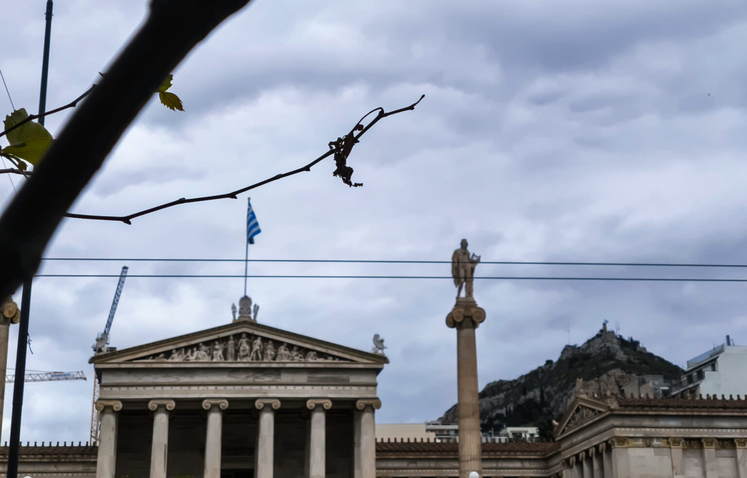 Καιρός: Η Πρωτομαγιά έρχεται με ανατροπή - Πού θα χαλάσει το τριήμερο