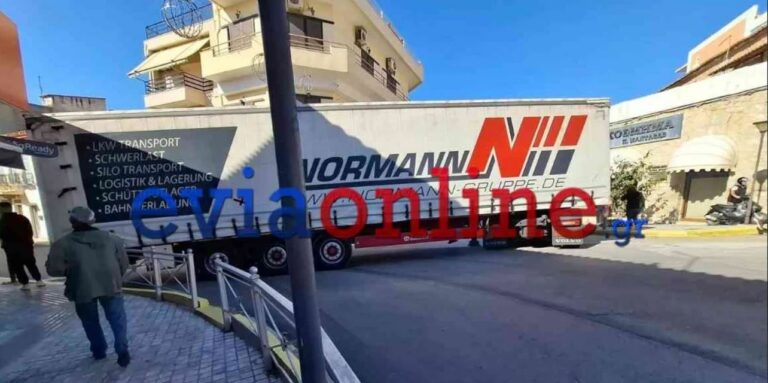 Εύβοια: Κυκλοφοριακό κομφούζιο από νταλίκα που «κόλλησε» σε στροφή λόγω GPS