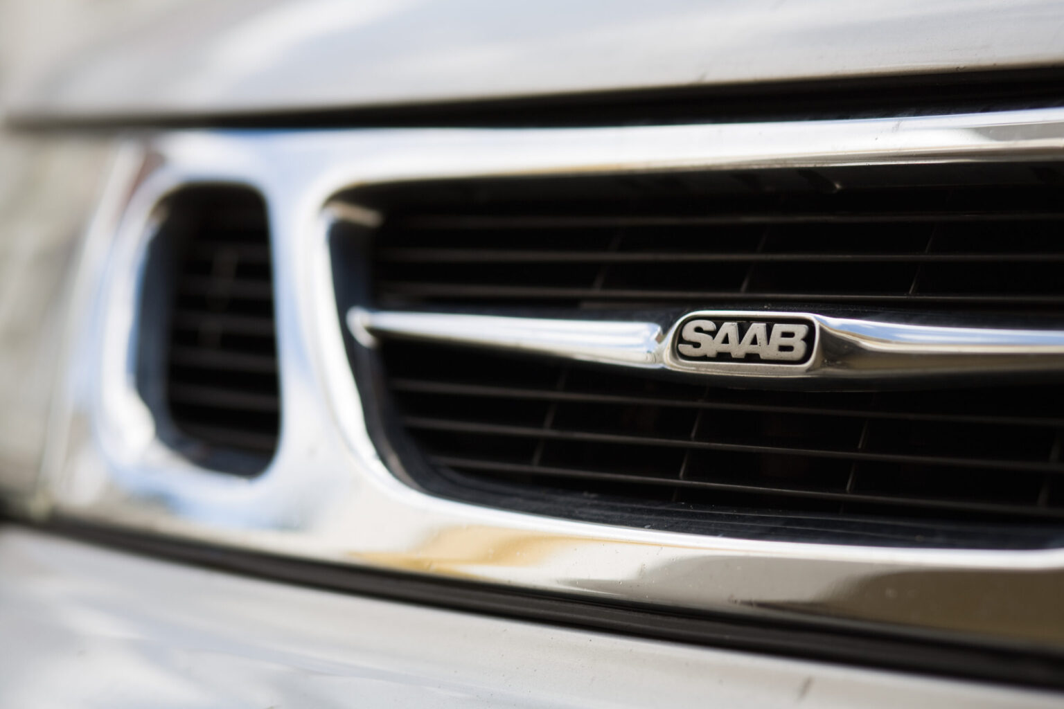 Saab: Σε δημοπρασία τα 8 εναπομείναντα οχήματα - Η τελευταία πράξη του ...