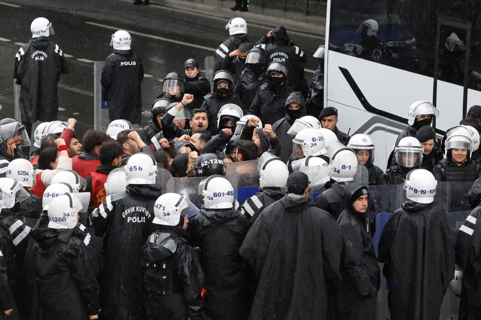 Τουρκία: Επεισόδια και συλλήψεις διαδηλωτών για την Εργατική Πρωτομαγιά ...